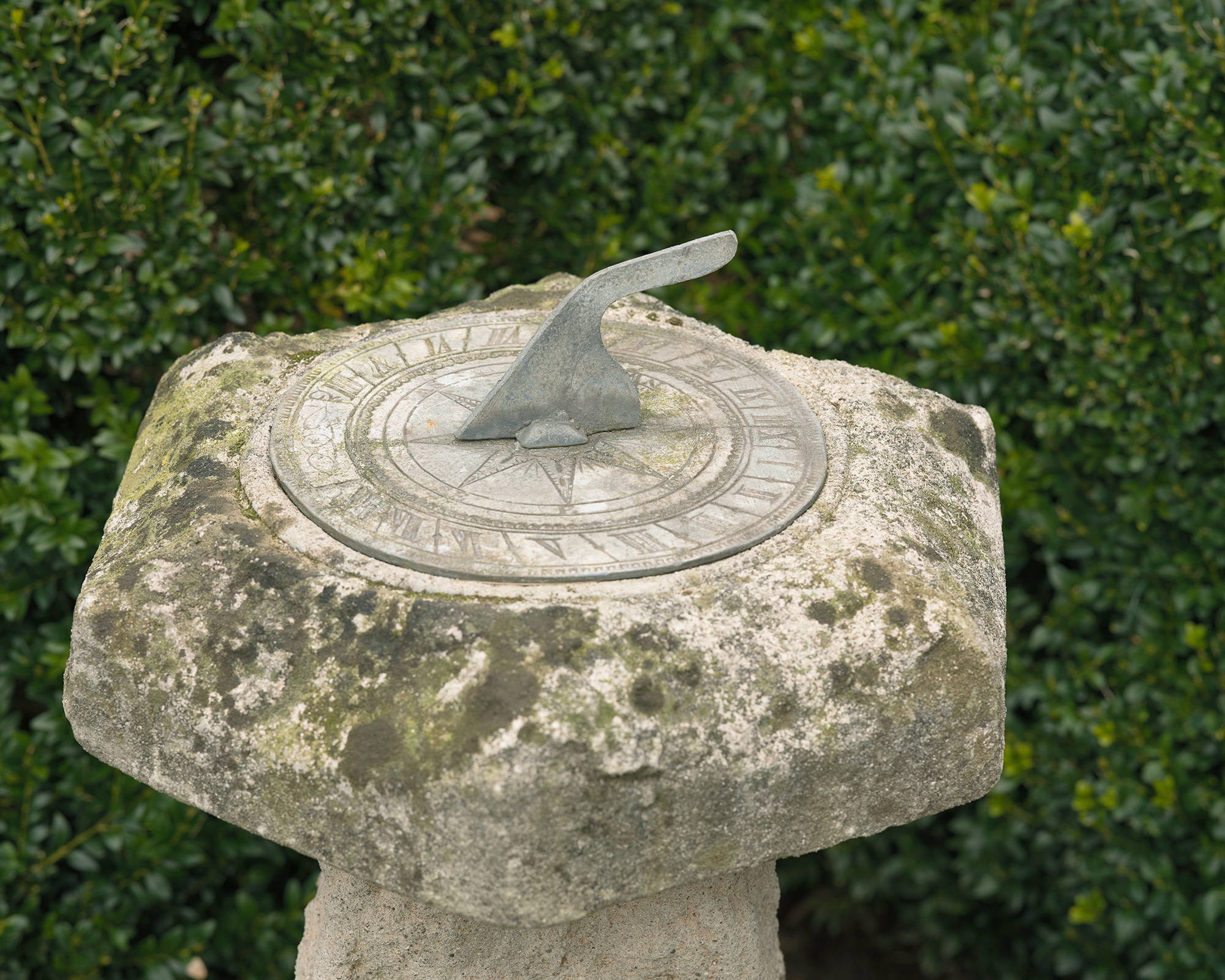 06368 Rustic Sundial - Barbara Israel Garden Antiques