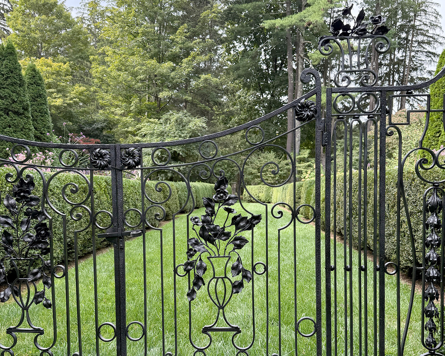 06641 Wrought Iron Gates - Barbara Israel Garden Antiques